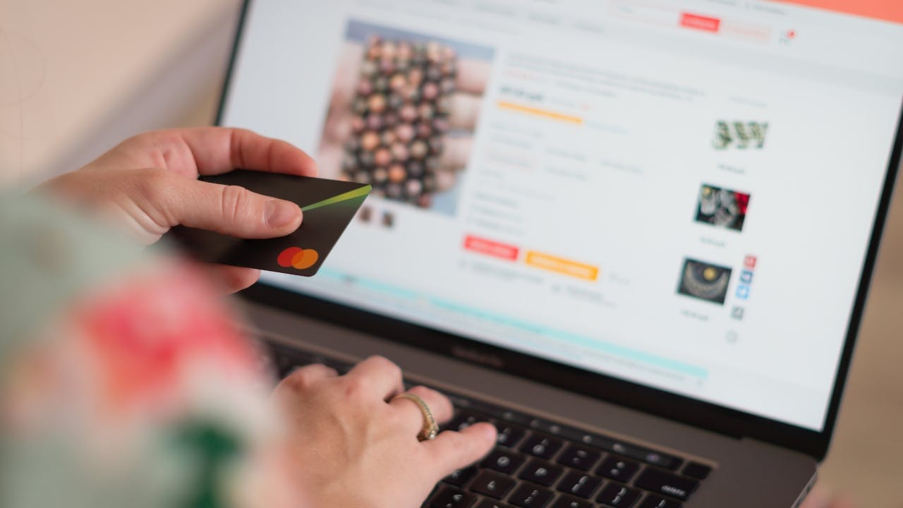 How Retailers Use Discounts to Make You Spend More | NetVoucherCodes